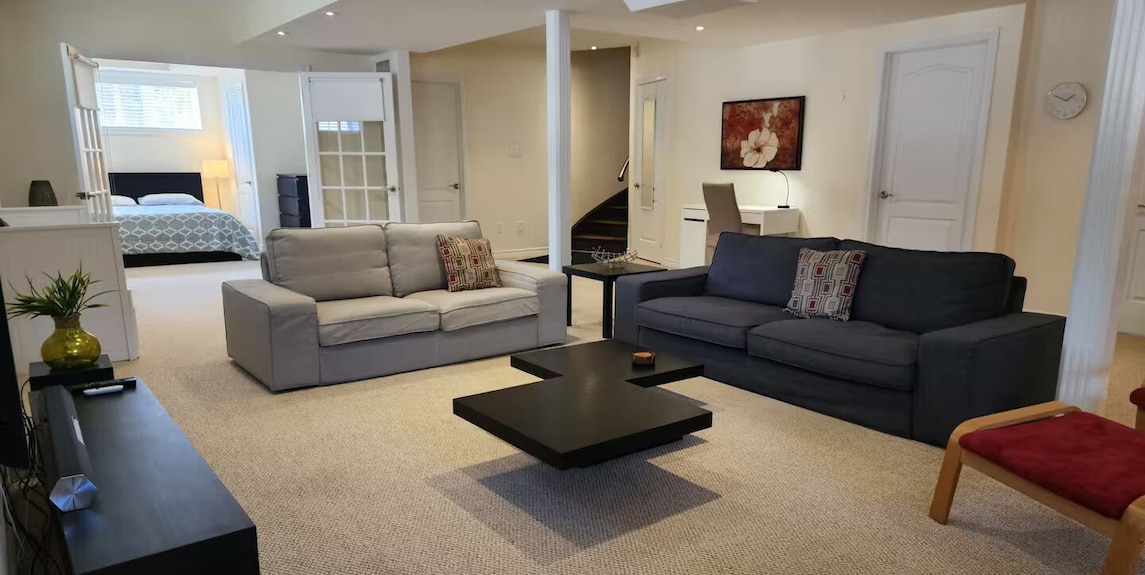 Spacious 2 Br, 3 Beds, Sleeps 6, Kitchen, Laundry - Vaughan