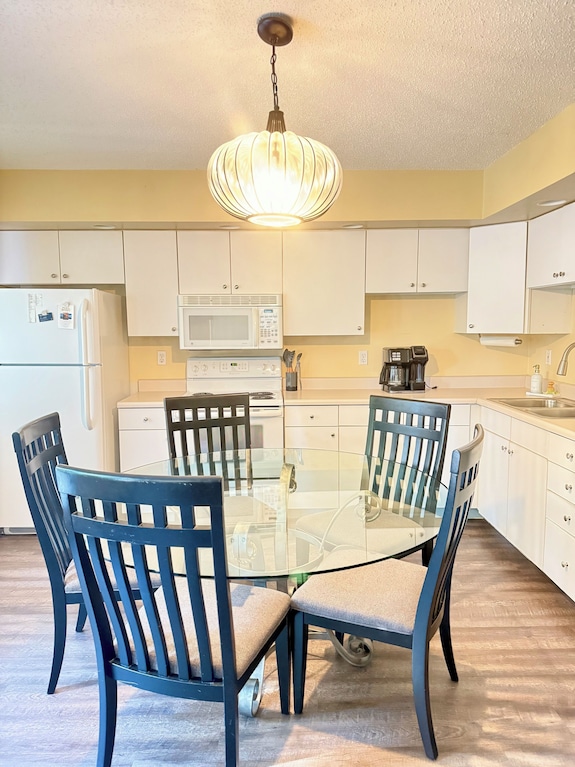 The Big House At Picks Resort Is The Perfect Stay For Your Family Or Group - Iowa