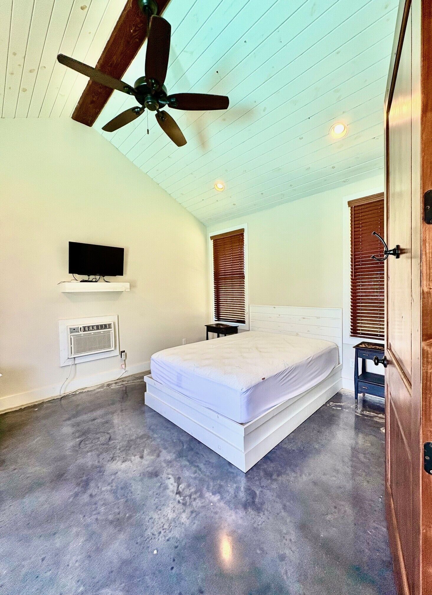 Charming Pool House And Porch Bedroom With Ac In Concan - Concan, TX