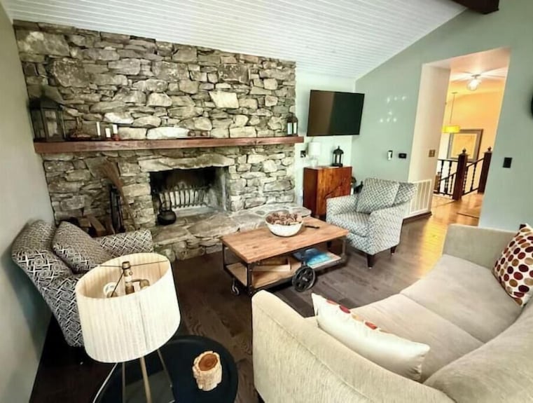 Mins To Hendersonville\\deck Views\\grill\\fireplace - Hendersonville, NC