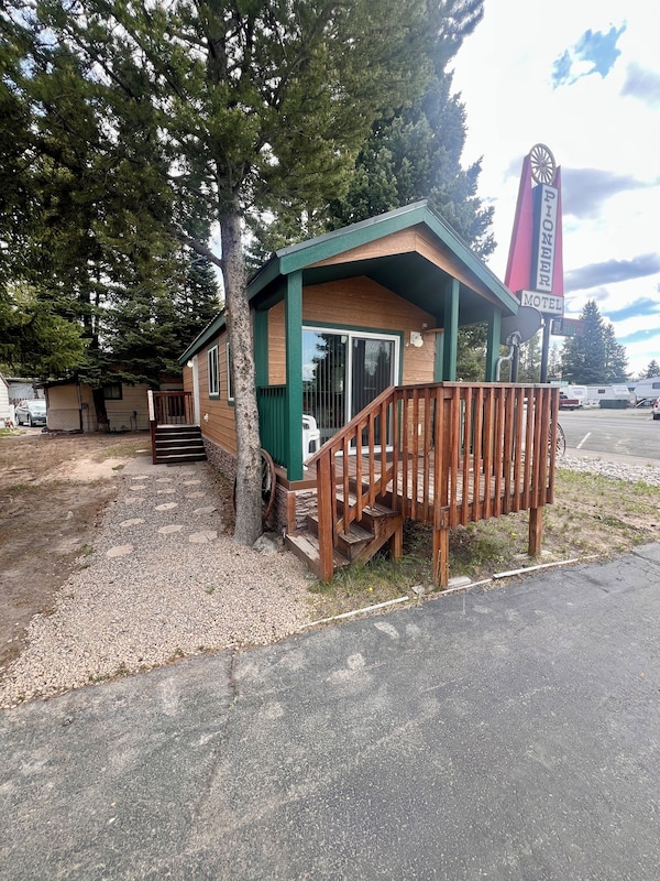 Pioneer Motel - West Yellowstone, MT