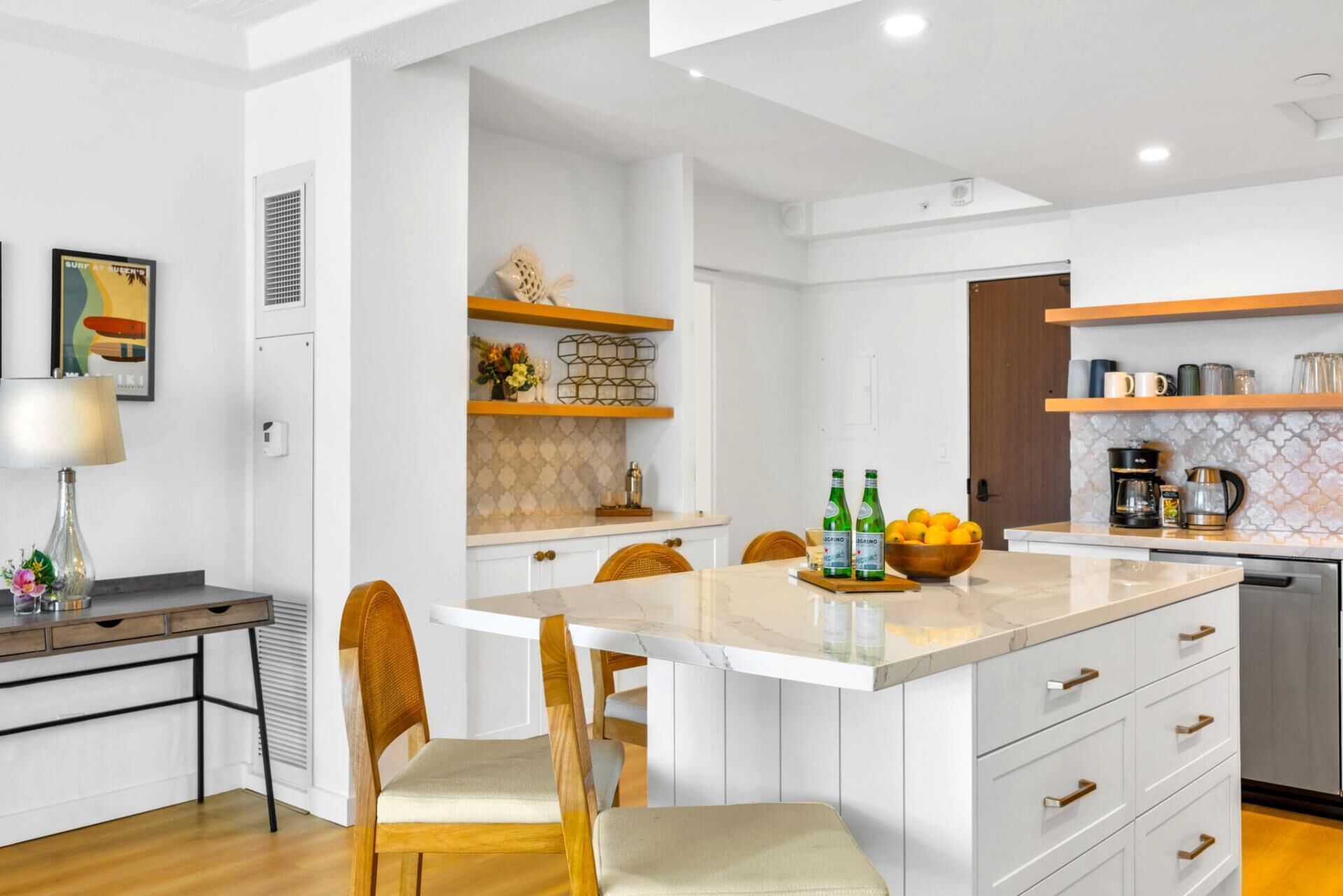Apartamento em Condomínio Fechado (2 Bedrooms) | Cozinha privada | Um micro-ondas, um forno, uma máquina de lavar louça 