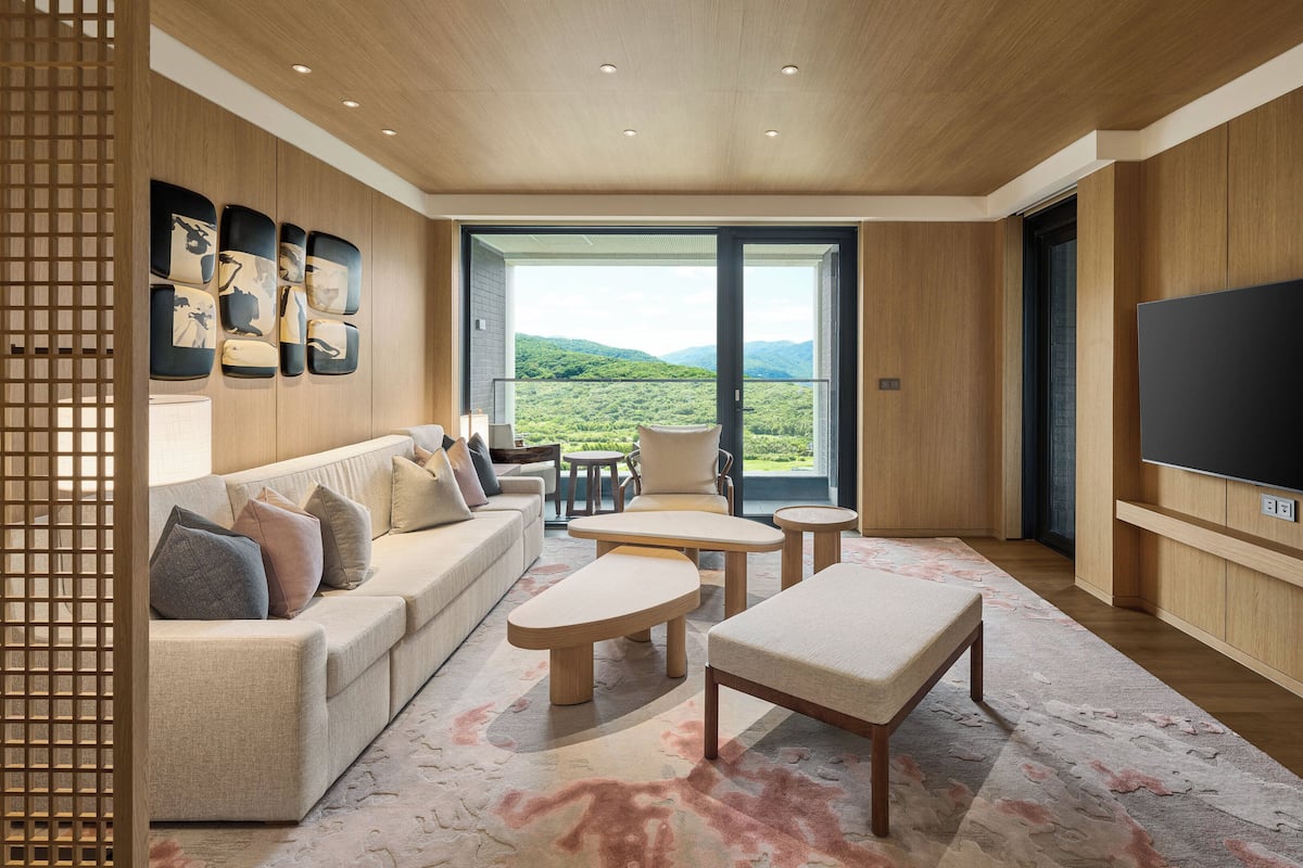 Suite, 1 quarto, varanda | Roupa hipoalergénica, minibar, cofre no quarto