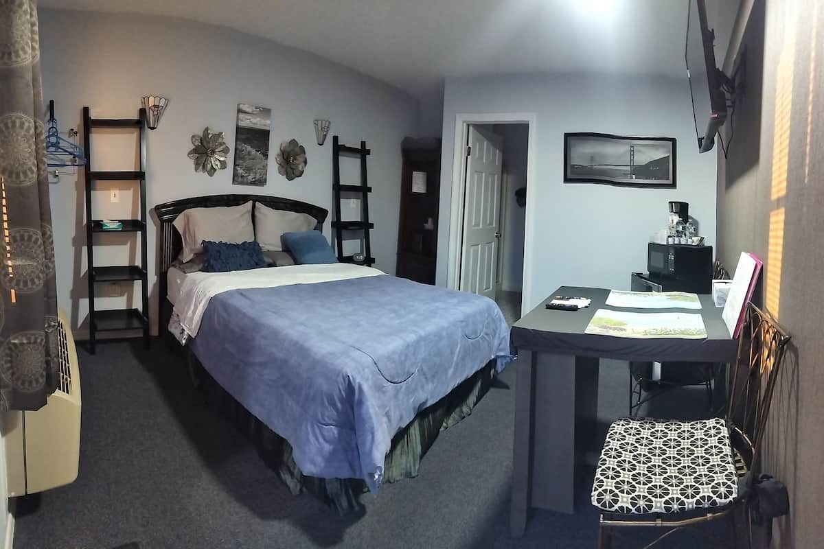 Quarto, 1 cama Queen, para não fumantes | Cortinas blackout, ferros/tábuas de passar roupa, Wi-Fi de cortesia