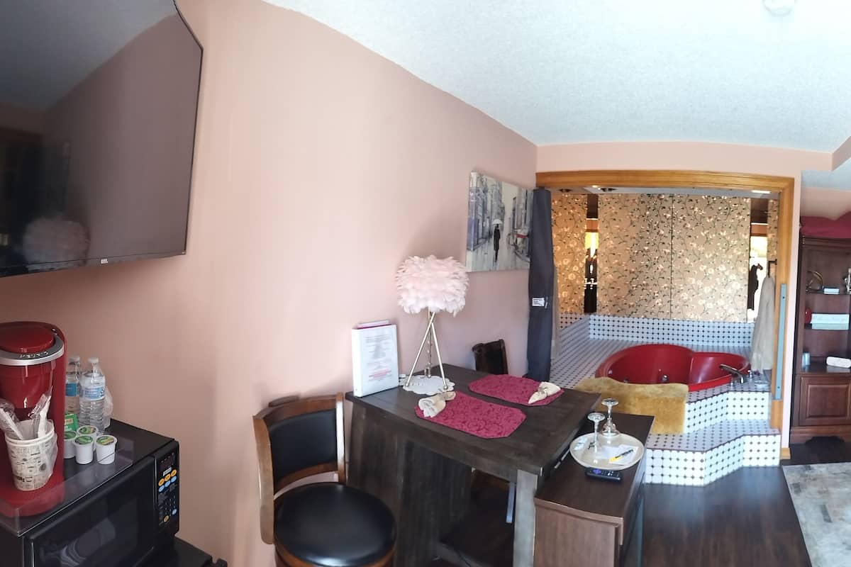 Quarto exclusivo | Cortinas blackout, ferros/tábuas de passar roupa, Wi-Fi de cortesia