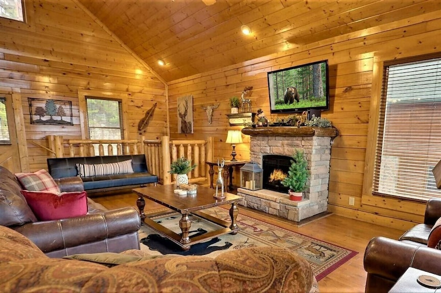 Scenic Hot Tub Time, Chats By Firelight, Epic Game Nights & Resort Sauna Steams - A Natural High - Tennessee