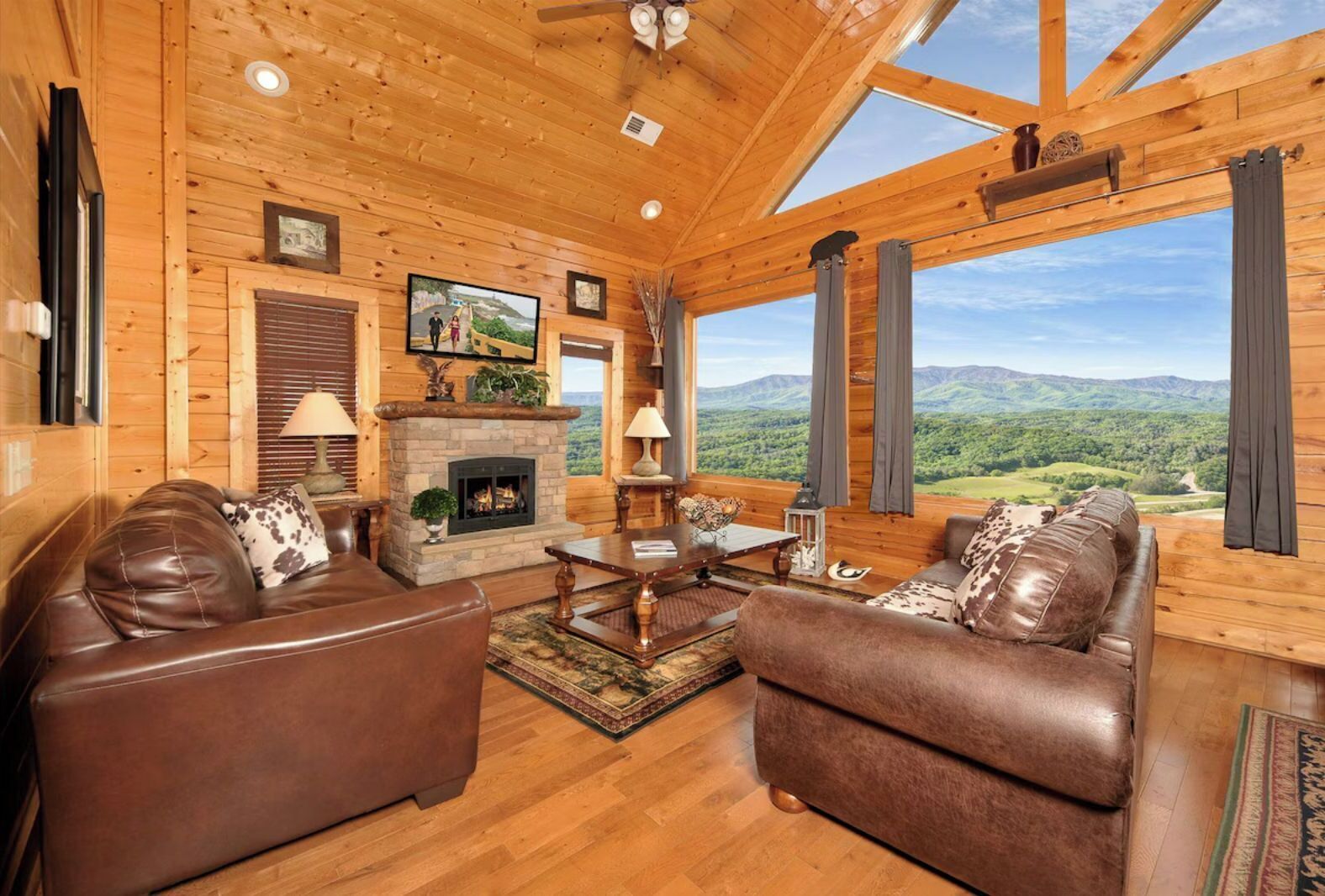 Majestic Vistas, Hot Tub Soaks, Fireside Sips, Game Nights & Resort Sauna Steams - On Eagles Wings - Gatlinburg, TN