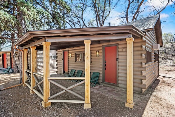 Timber Lodge Cabin 7 - Colorado Springs, CO