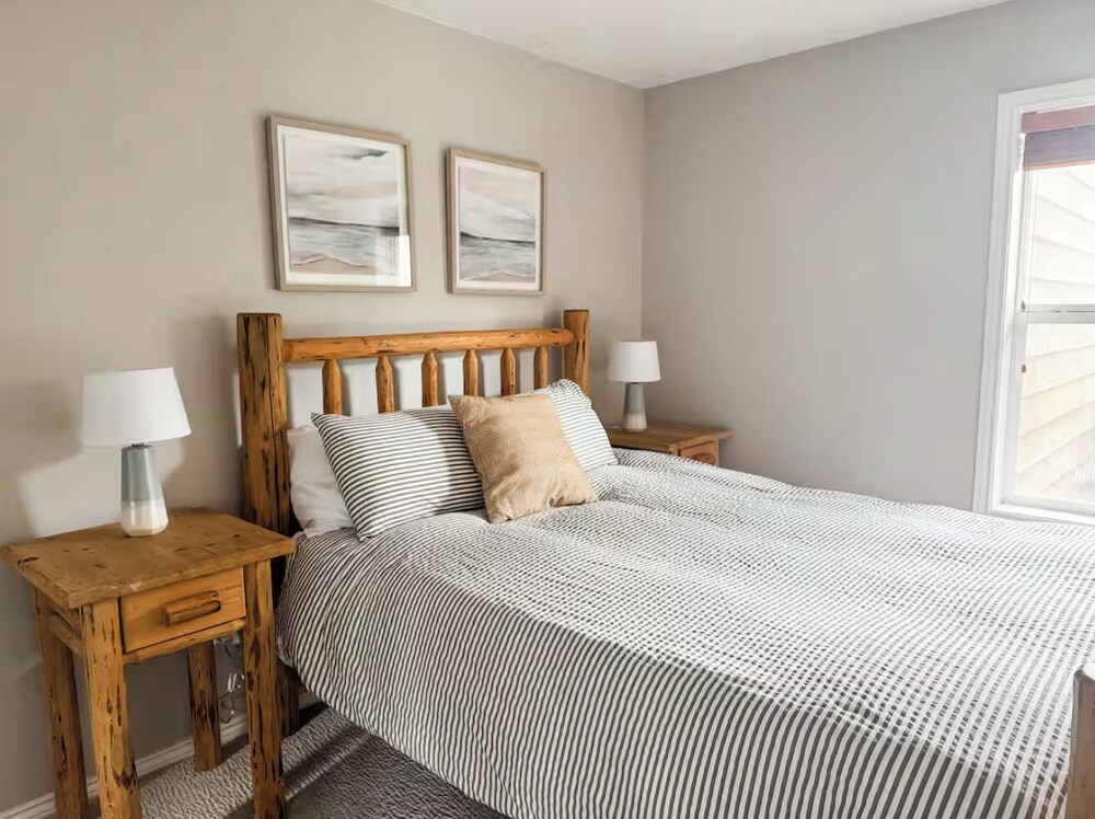 Treetop Rock - 3B/2ba+ 2 Living Rooms, BBQ + VIEWS - Pacific City ...