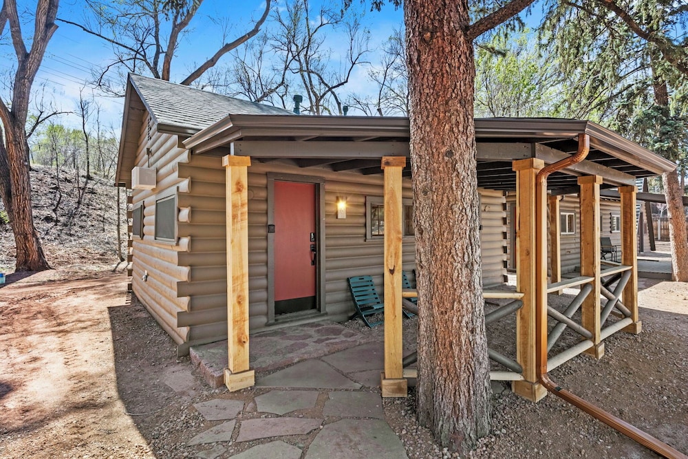 Timber Lodge Cabin 8 - Colorado Springs, CO