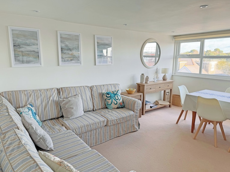 3 Bedroom Accommodation In Westbourne, Near Bournemouth - Poole