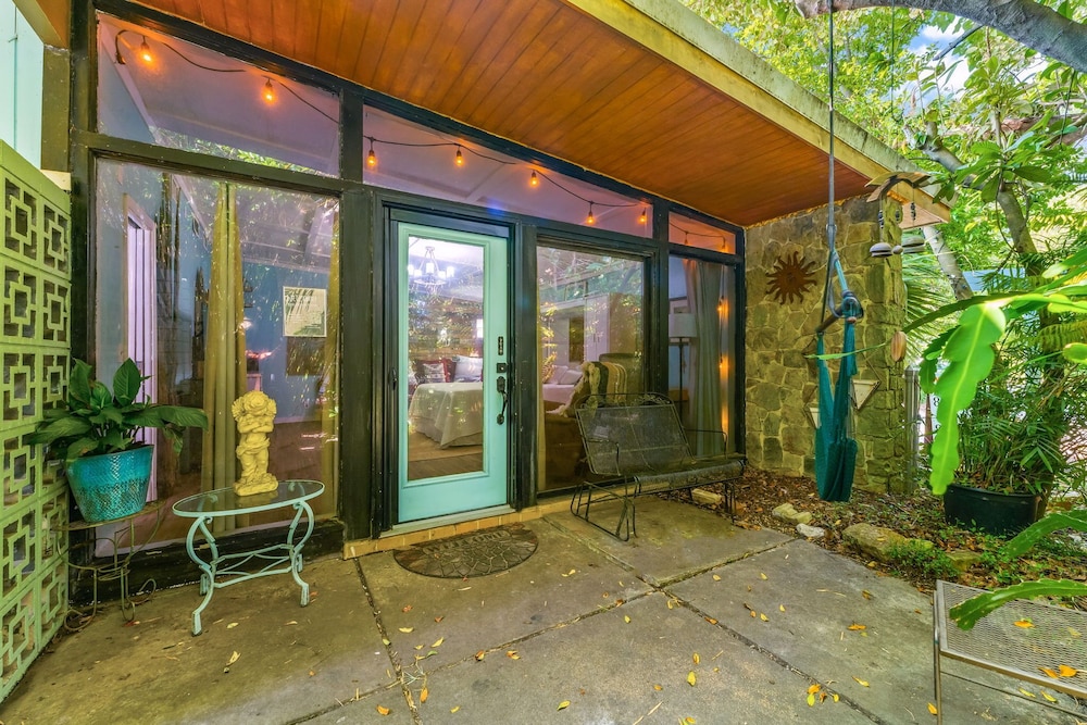 Zen Studio At Lotus Garden Cafe - Panama City Beach