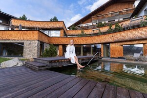 Piscina interior, piscina exterior, da(s) 7:00 à(s) 21:00, guarda-sóis 