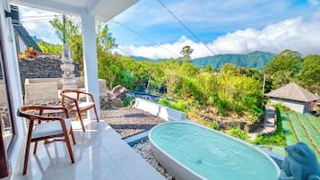 Quarto luxo, varanda, vista para a montanha | Vista do quarto