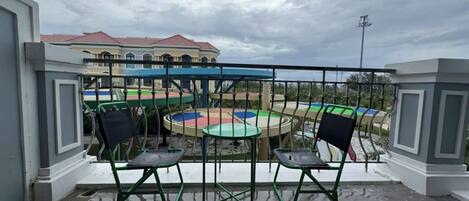 Quarto quádruplo superior, sacada, vista para o jardim | Sacada