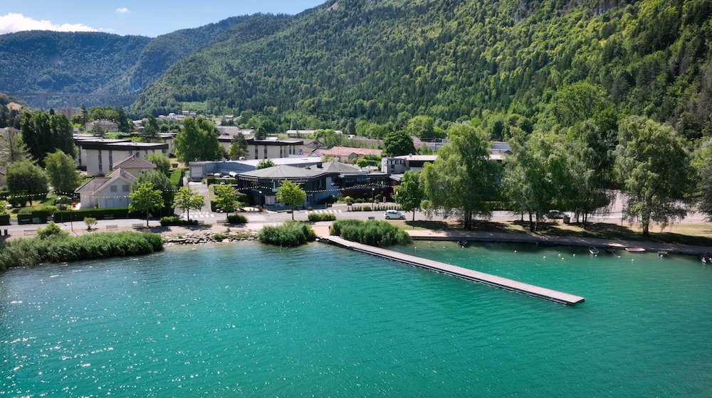 Logis Hotel L'embarcadère - Nantua