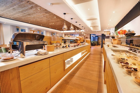 Pequeno-almoço tipo buffet diário incluído