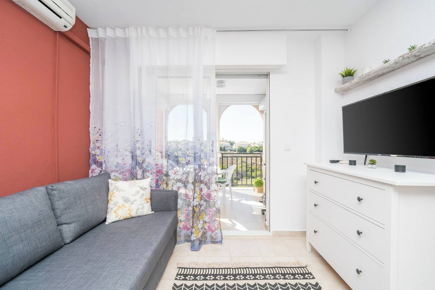 Balcony Breeze  Steps From The Beach - 托雷維耶哈