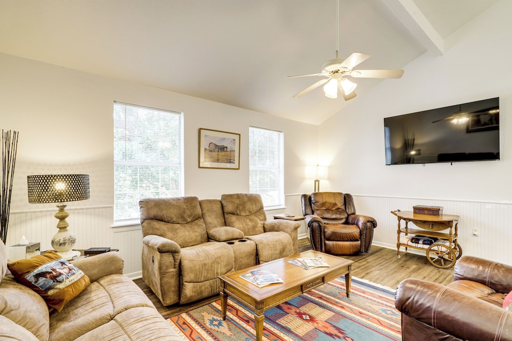 1 Mi To Downtown & Shopping: Quiet Brenham Home - Brenham, TX