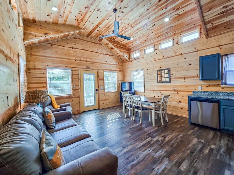 Lakefront Cottage At Belle Starr Marina - Eufaula, OK