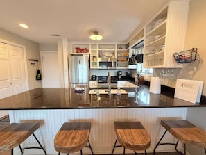 Condo, várias camas, sacada (Indian Pointe Lake View) | Cozinha privada | Geladeira, micro-ondas, fogão, cooktop