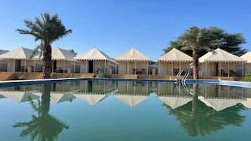 Bar à beira da piscina