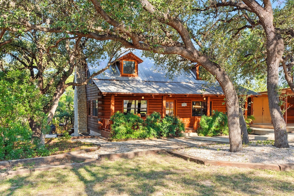 Frio Rivers Edge In The Heart Of Hill Country 3 Bedroom Cabin - Leakey, TX