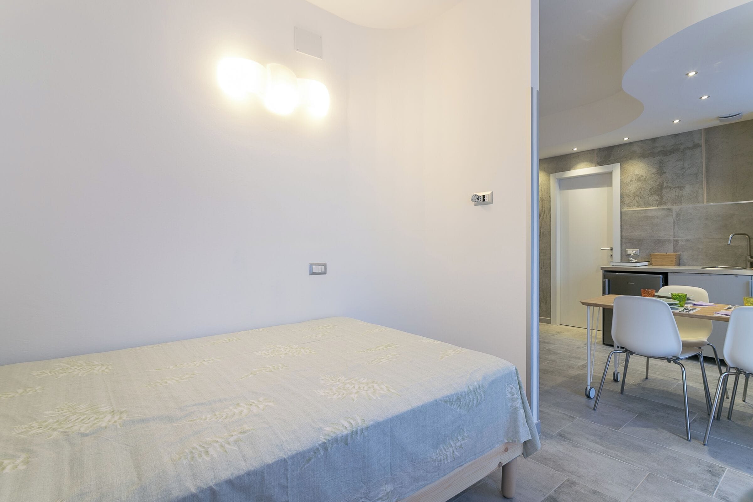 Estúdio, 1 cama de casal e sofá-cama, sacada | Ferros/tábuas de passar roupa, Wi-Fi de cortesia, roupa de cama