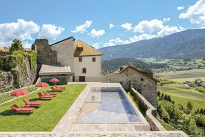 Piscina interior, piscina exterior sazonal 