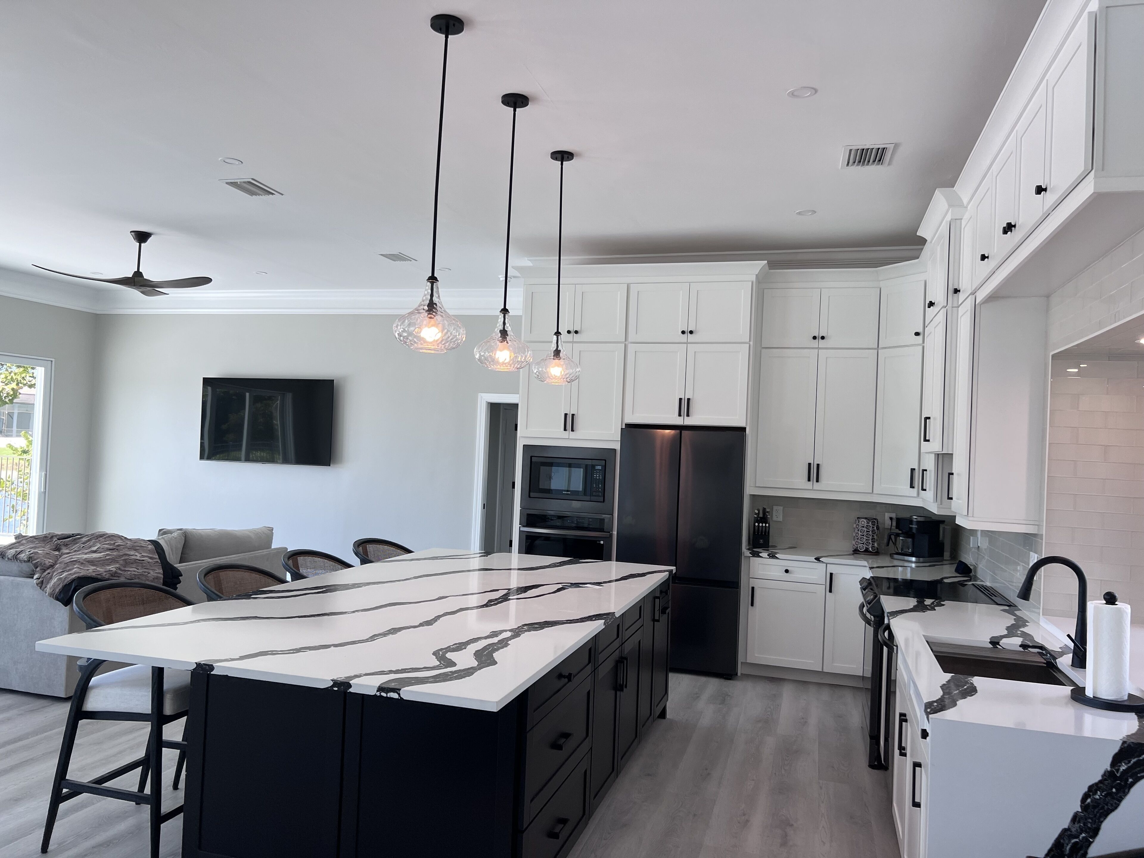 Casa, 3 quartos | Cozinha privada | Um frigorífico, um forno, uma placa de cozinha, uma cafeteira/bule 
