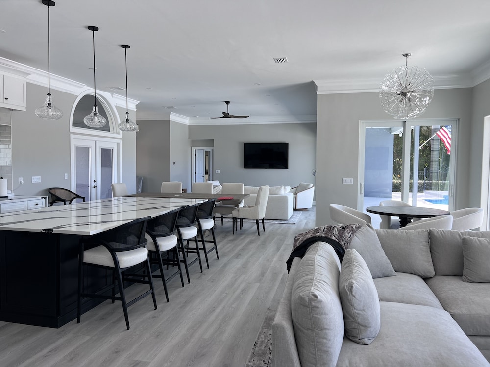 Fall In Naples - Game Room Pvt Pool Hot Tub Impeccable Decor 3 Bedroom Home - Bonita Springs, FL