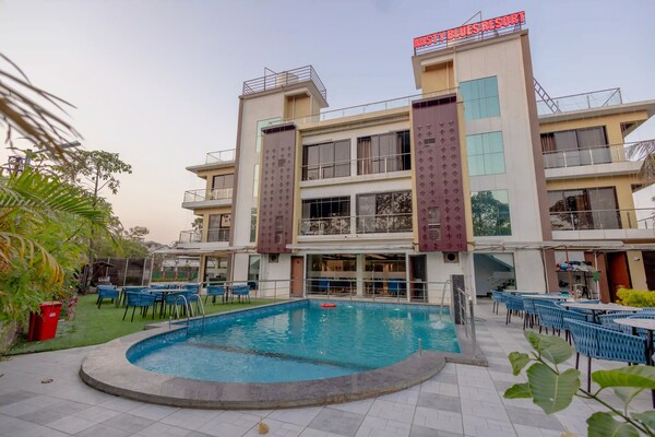 Misty Blues Villas & Resort - Lonavla