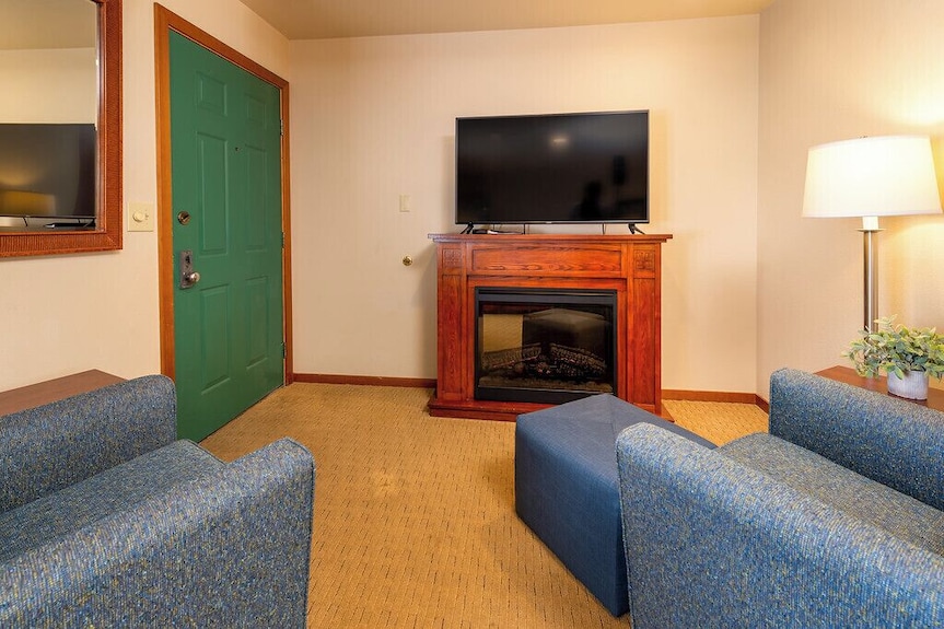 Romantic King Room With Fireplace & Private Jacuzzi In Leavenworth - 萊溫芙絲鎮