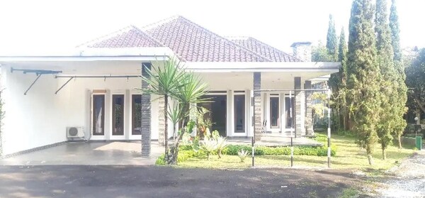 Hotel O Bungalow Homestay - Bogor
