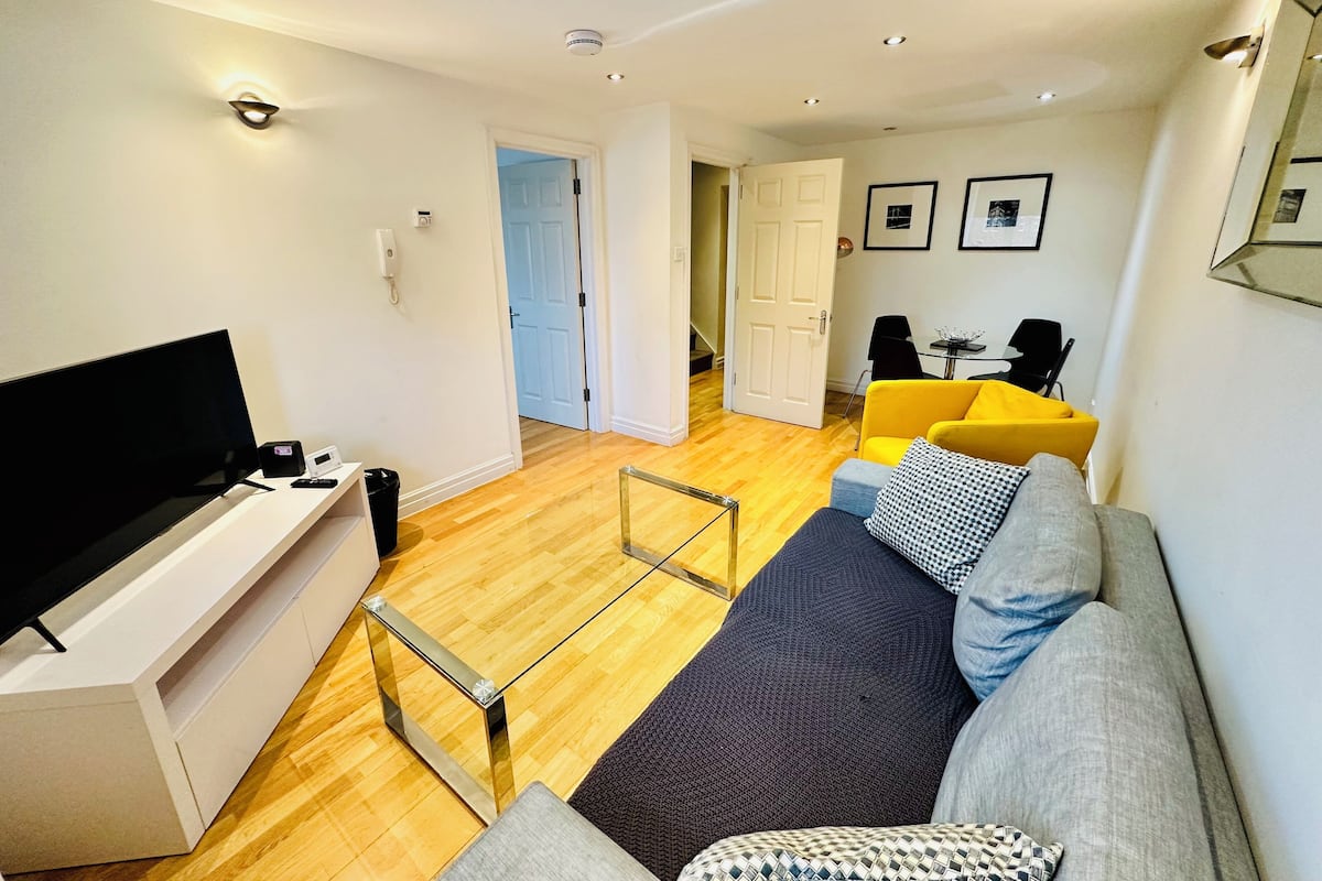 Apartamento | Sala de estar | Smart TV de 43 polegadas com canais digitais