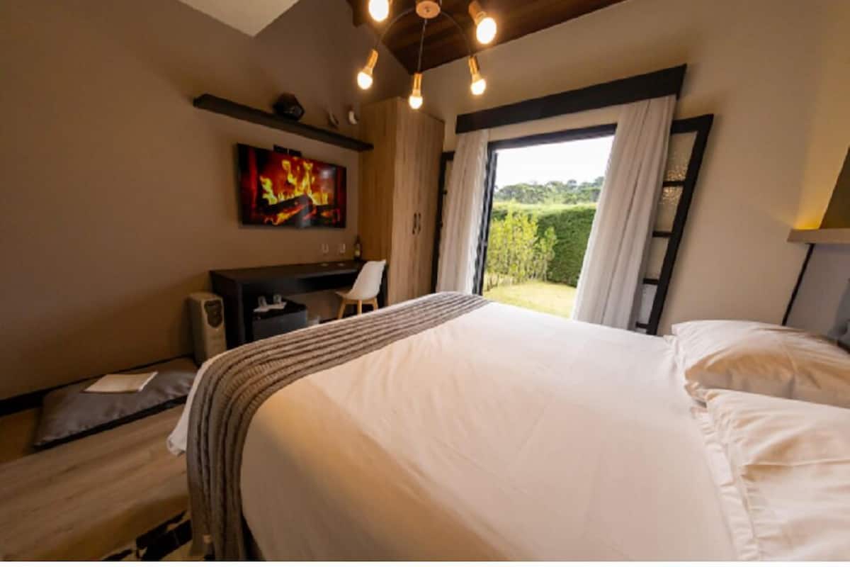 Quarto Duplo Superior | Cofre no quarto, Wi-fi grátis