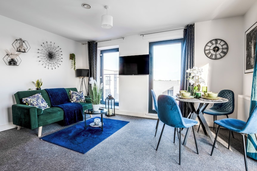 Comfort & Convenience Near Heathrow | Free Parking - Slough