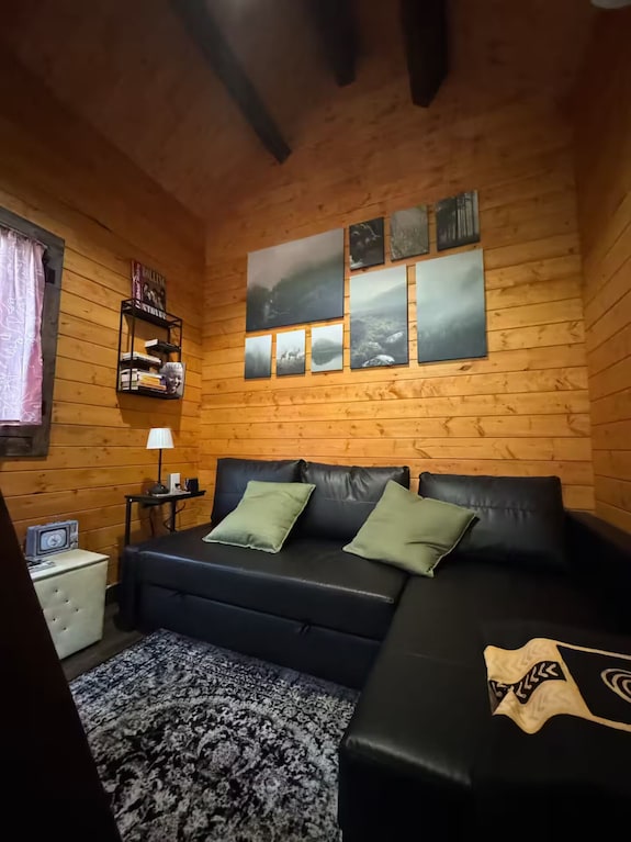 Cozy Loft Bunkie | Sleeps 4 | Bbq + Fire Pit - Nova Scotia