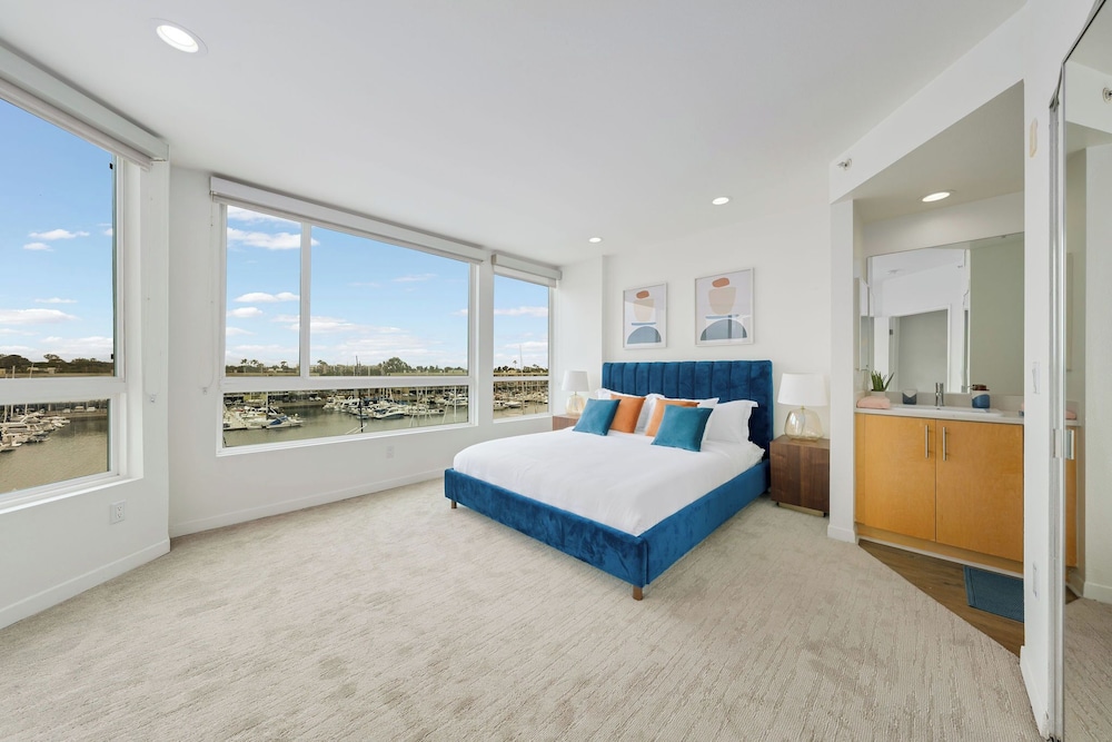 The Pearl Penthouse – Marina’s Finest 3-Story View - Marina del Rey | Vrbo