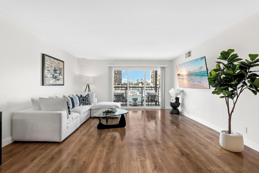 The Mahogany' Full Boats View Marina Front Row Dream Pool, Jacuzzi And Gym - Marina del Rey, CA