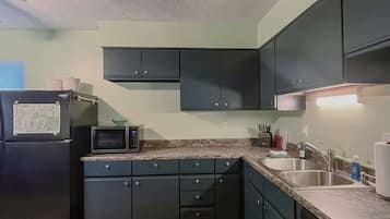 Casa de campo, várias camas, banheira de imersão (Blue Heron) | Cozinha privada | Cafeteira/chaleira