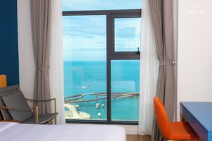 Apartamento de Luxo, 1 quarto, varanda, vista para o mar | Roupa de alta qualidade, edredões de penas, camas de colchão pillowtop 