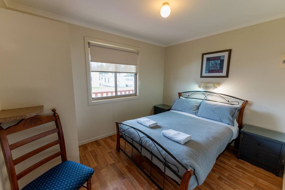 Cabana de Madeira Económica | Roupa de cama fornecida