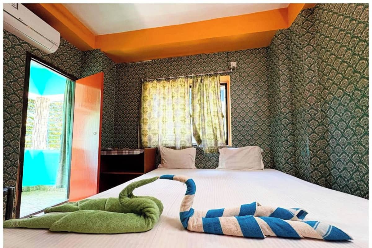 Quarto Duplo Deluxe, ar condicionado | Roupa hipoalergénica, cofre no quarto, secretária