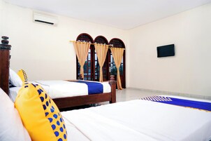 Quarto Triplo Económico | Wi-fi grátis, roupa de cama fornecida 