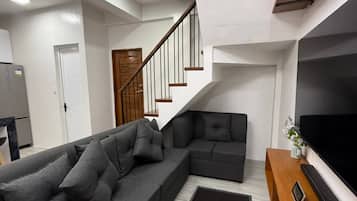 Casa, 2 quartos, para fumantes, varanda | Sala de estar