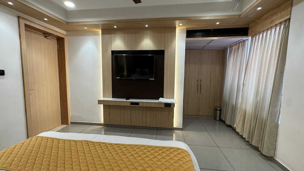 Hotel Time Square - Thanjavur