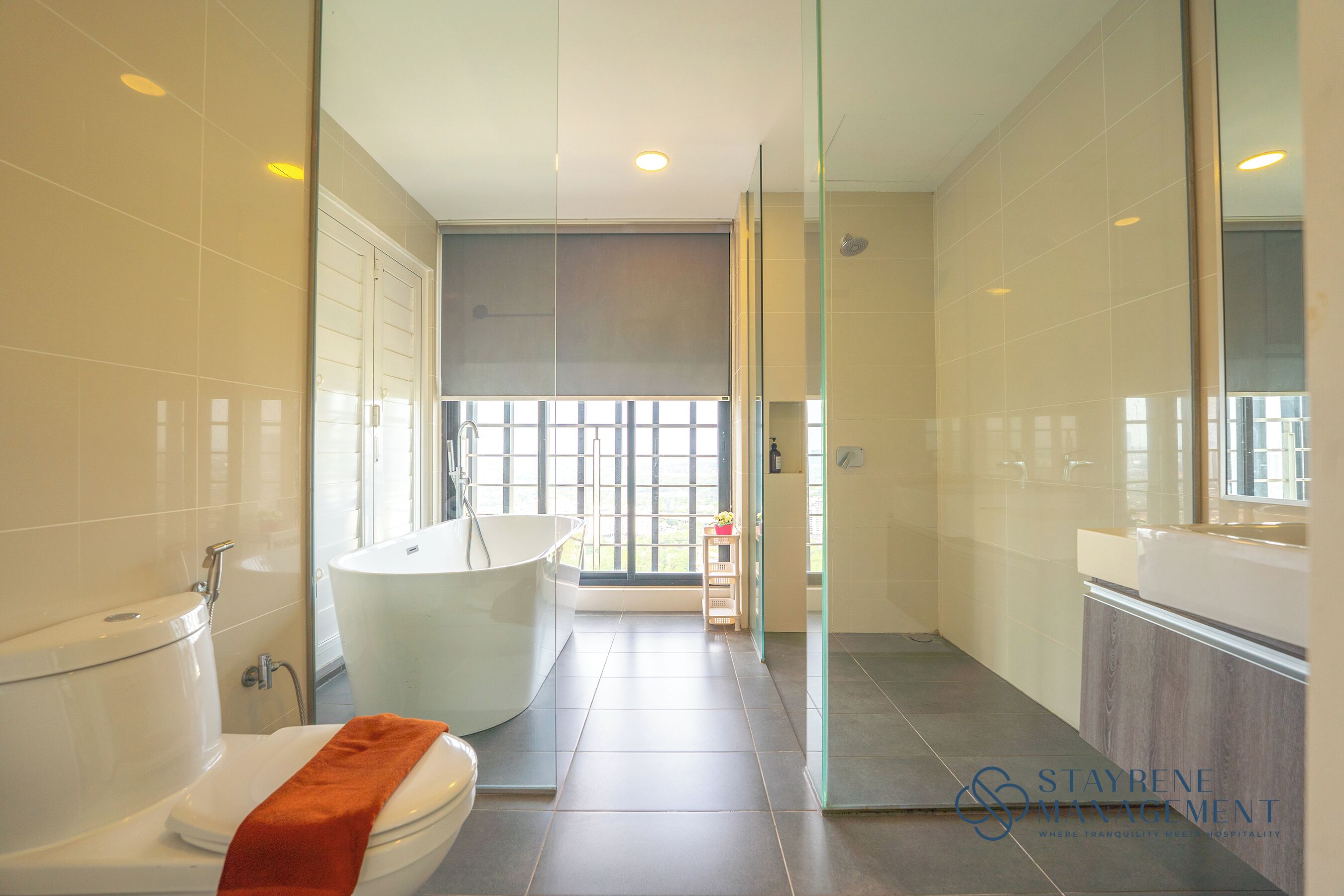 Apartamento conforto, 3 quartos, vista para a cidade | Banheiro | Chuveiro, secador de cabelo, toalhas de banho, sabonete