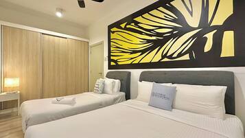 Apartamento conforto, 2 quartos, cozinha americana, vista para a cidade | Ferros/tábuas de passar roupa, Wi-Fi de cortesia