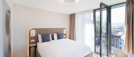 Quarto luxo, vista para a cidade | Wi-Fi de cortesia, roupa de cama